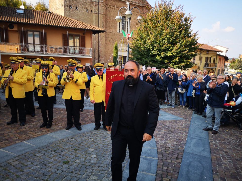 DRUENTO - La prima celebrazione di don Simone: l'abbraccio della ...