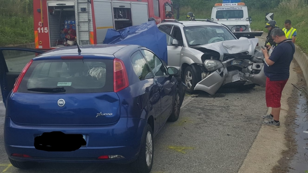 ALPIGNANO - Scontro fra un suv e una Punto: quattro feriti, tra cui una ... ALPIGNANO - Scontro fra un suv e una Punto: quattro feriti, tra cui una ...