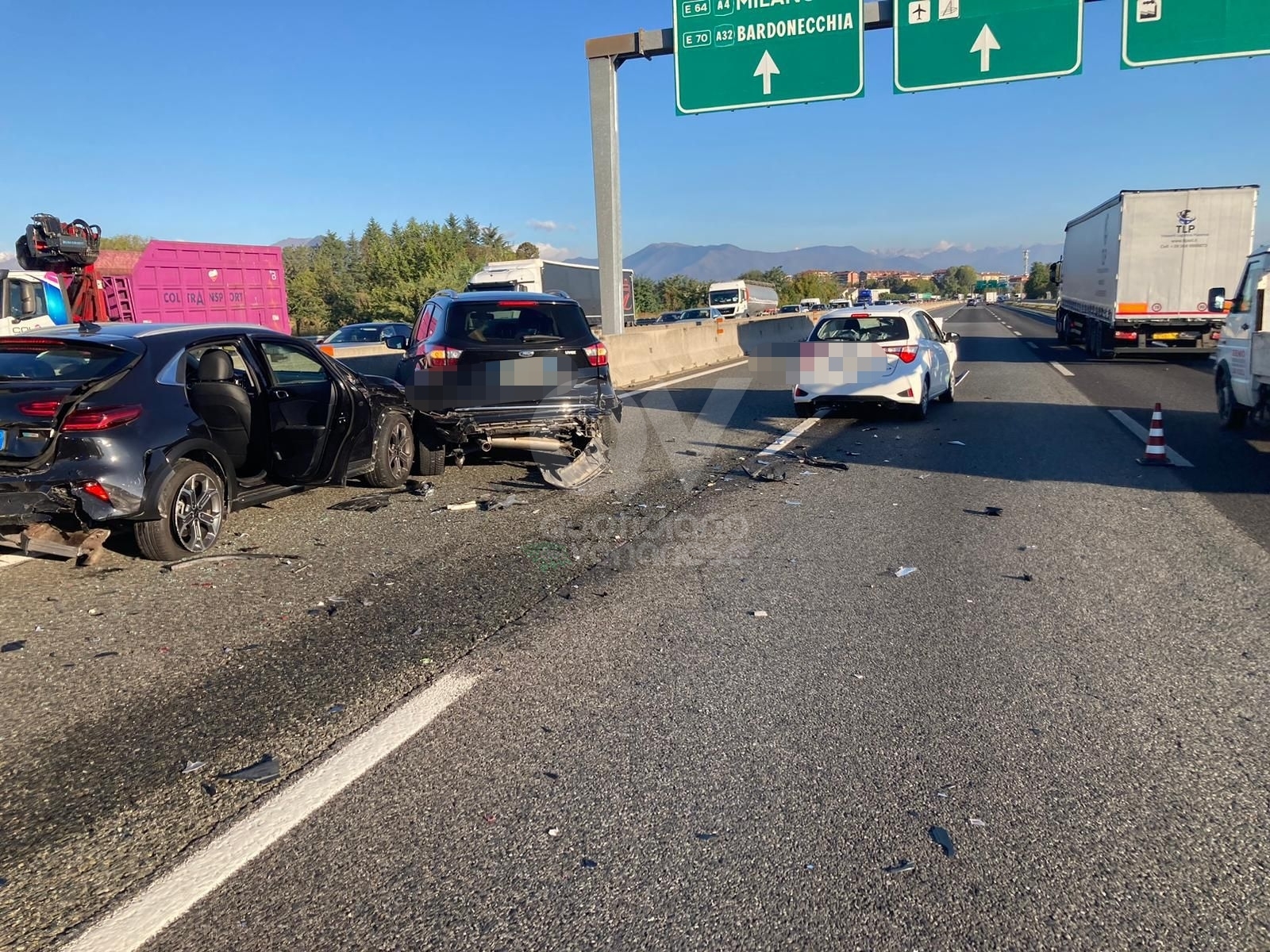 INCIDENTE IN TANGENZIALE A RIVOLI - Scontro fra tre auto: due feriti e ... INCIDENTE IN TANGENZIALE A RIVOLI - Scontro fra tre auto: due feriti e ...